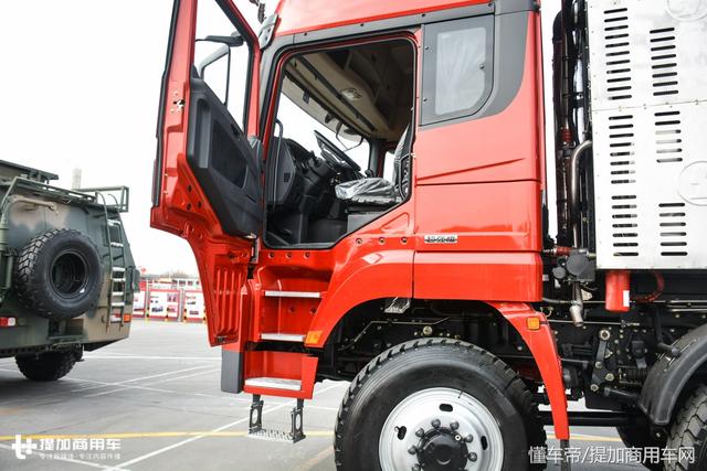 600马力能拉250吨，国产最强8×8，陕汽德龙X3000大件牵引车详解-提加商用车网
