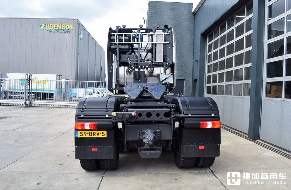 即将进入国内的新款奔驰Arocs SLT到底有多强悍？海外实拍抢先看 - 提加商用车网