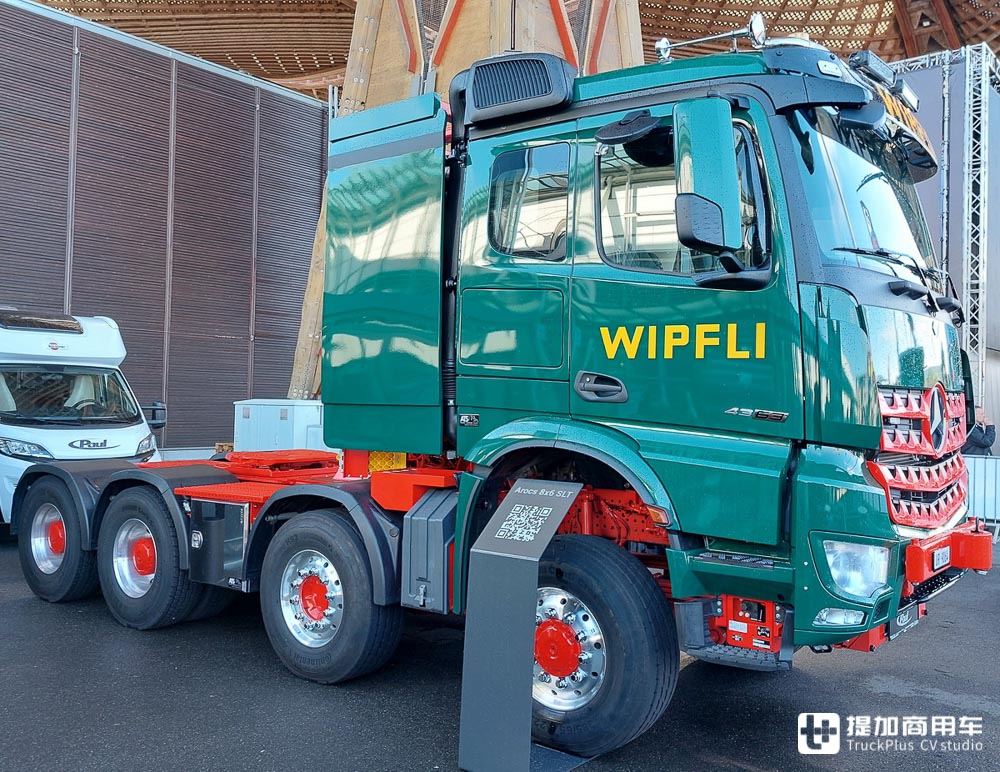 配置极其丰富，车长仅7.5米，IAA 2022上的这台奔驰Arocs 4363 8x6牵引车太惊艳了 - 提加商用车网