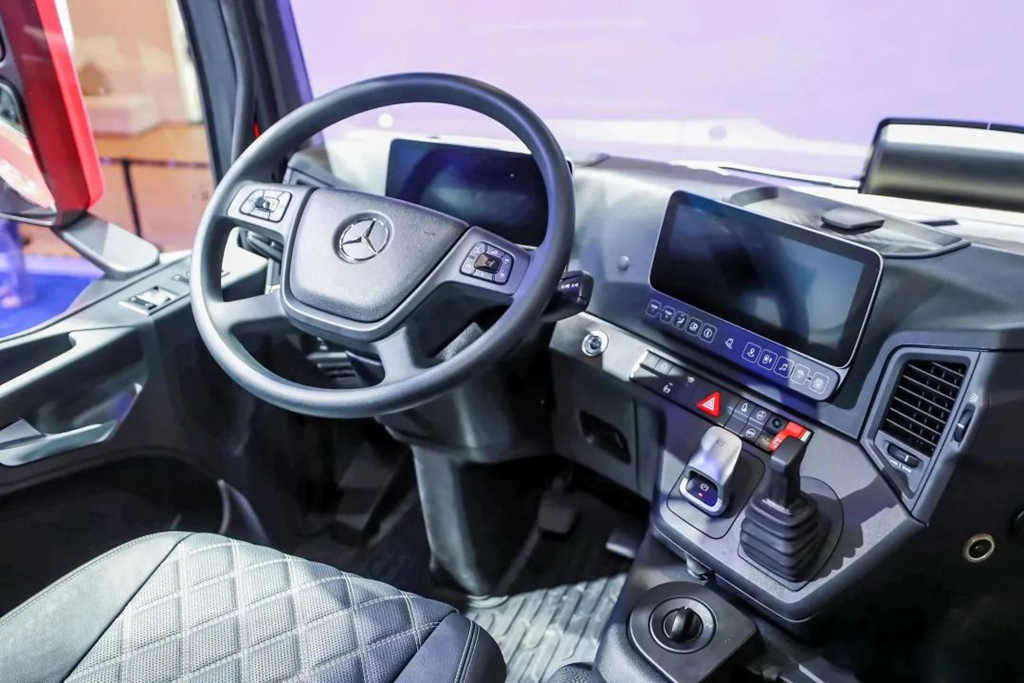 总重500吨！全新梅赛德斯-奔驰Arocs SLT 大件运输车成功完成首程运输任务 - 提加商用车网