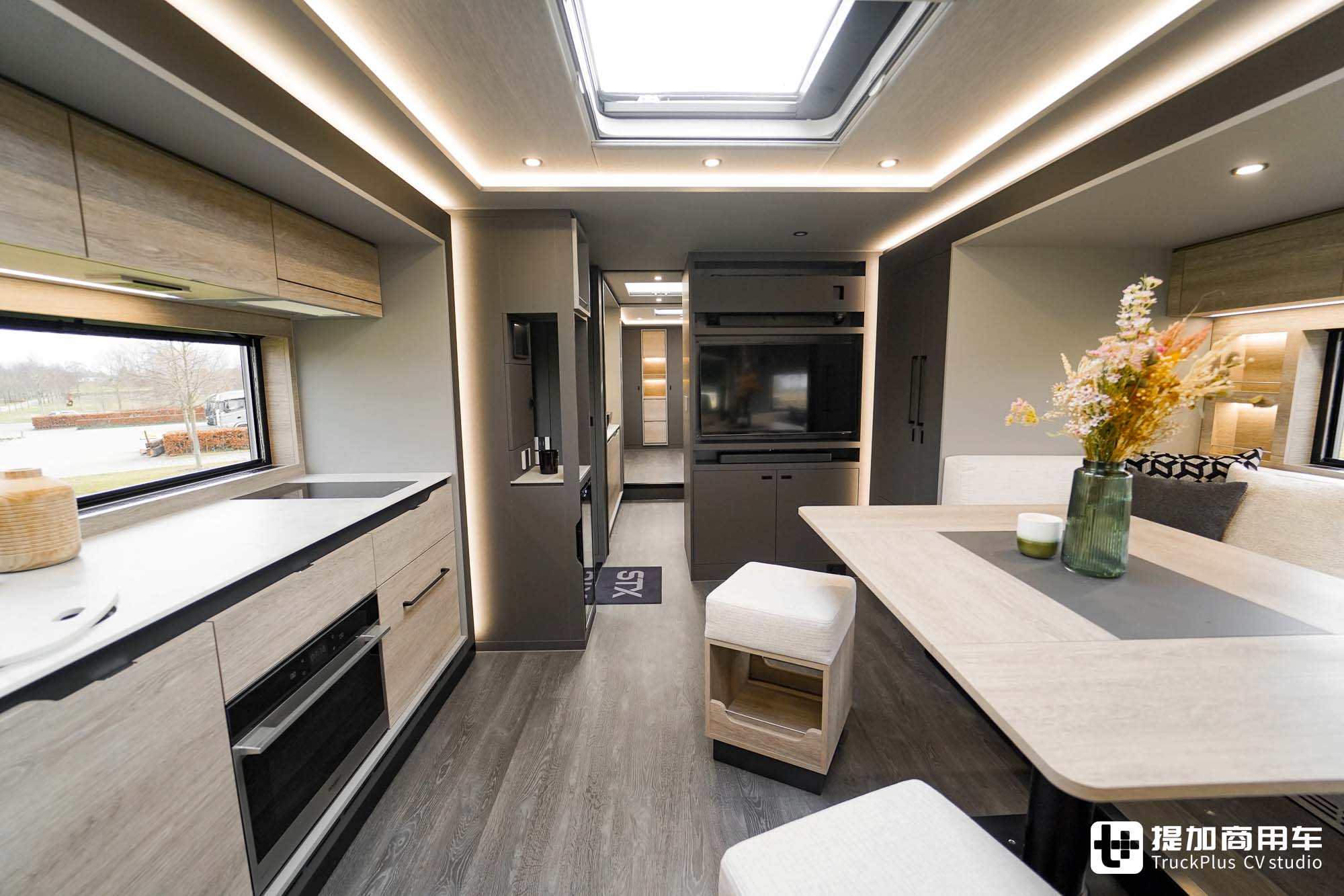 V8发动机的豪华A型房车？欧洲房车大厂STX打造，斯堪尼亚590 S房车了解一下 - 提加商用车网