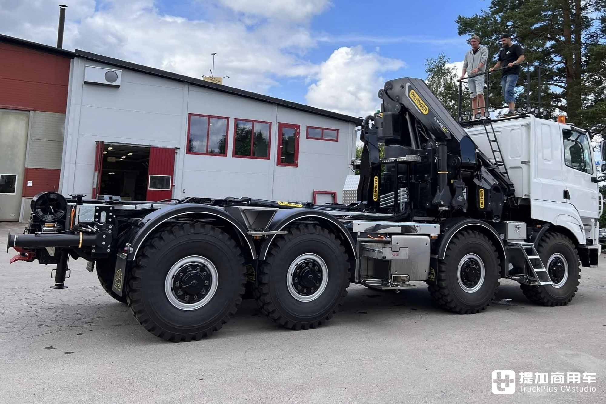 8x8驱动+全轮转向，还可横向“蟹行”移动？这台太脱拉凤凰不一般 - 提加商用车网