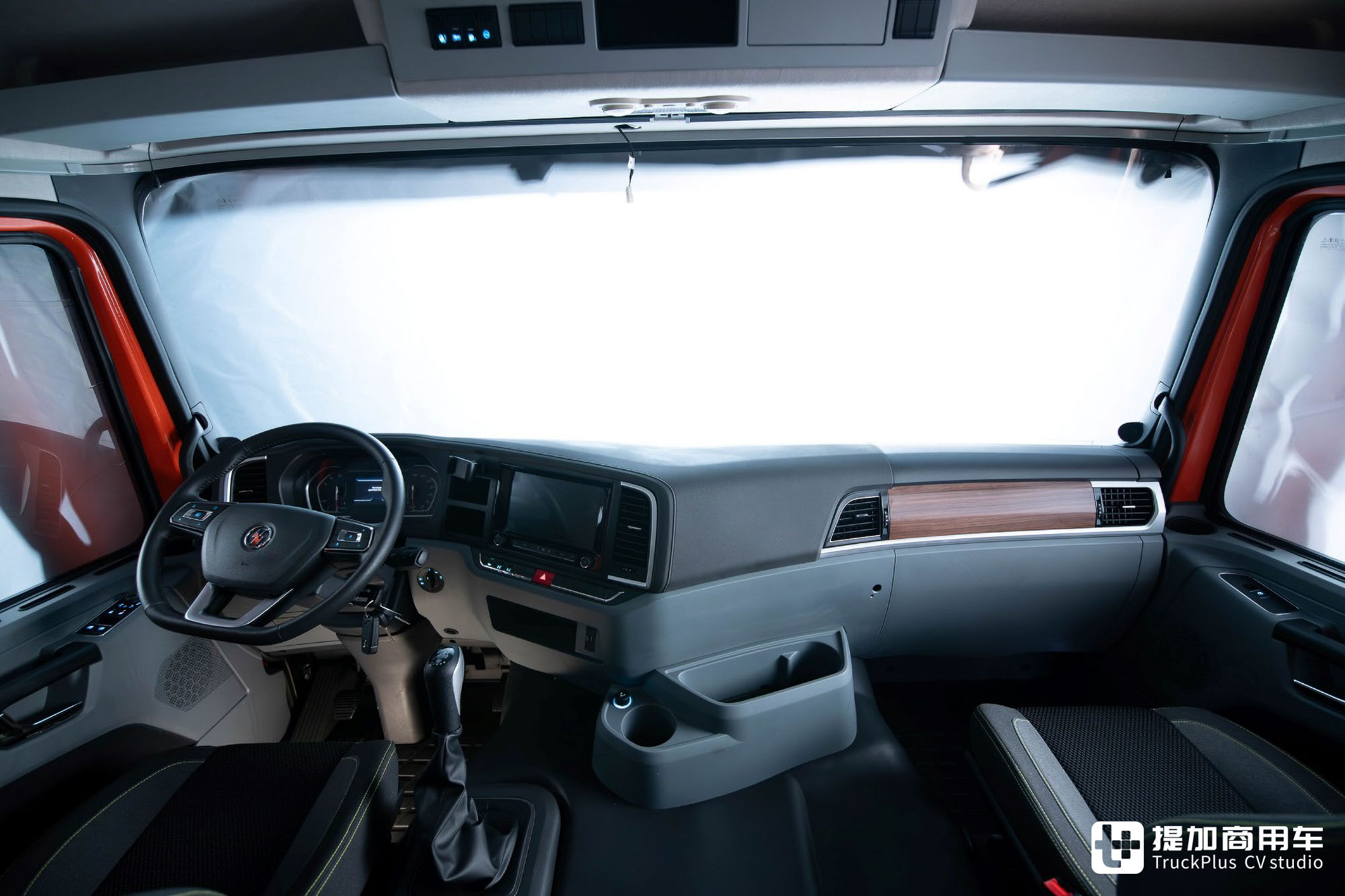 X3000 8x8等车型亮相，陕汽海外照片大赏，这还是我认识的陕汽吗？ - 提加商用车网