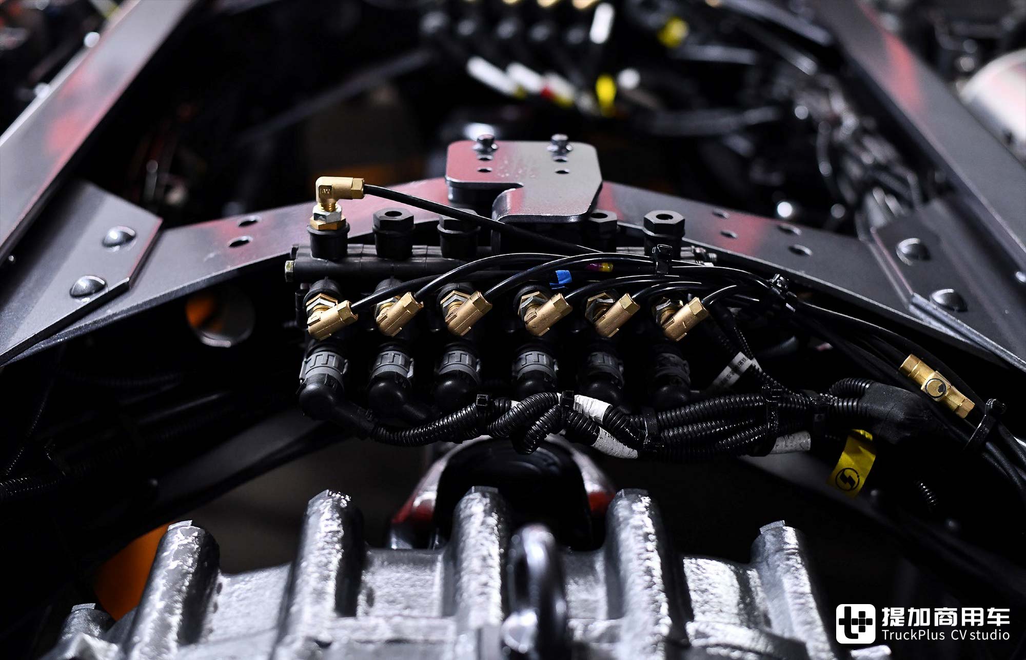 X3000 8x8等车型亮相，陕汽海外照片大赏，这还是我认识的陕汽吗？ - 提加商用车网