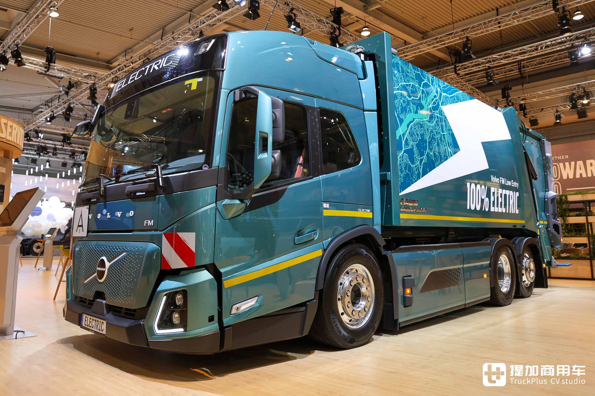 2024IAA：低入口超大号驾驶室，独特电驱系统，沃尔沃FM Low Entry低入口纯电动卡车实拍 - 提加商用车网